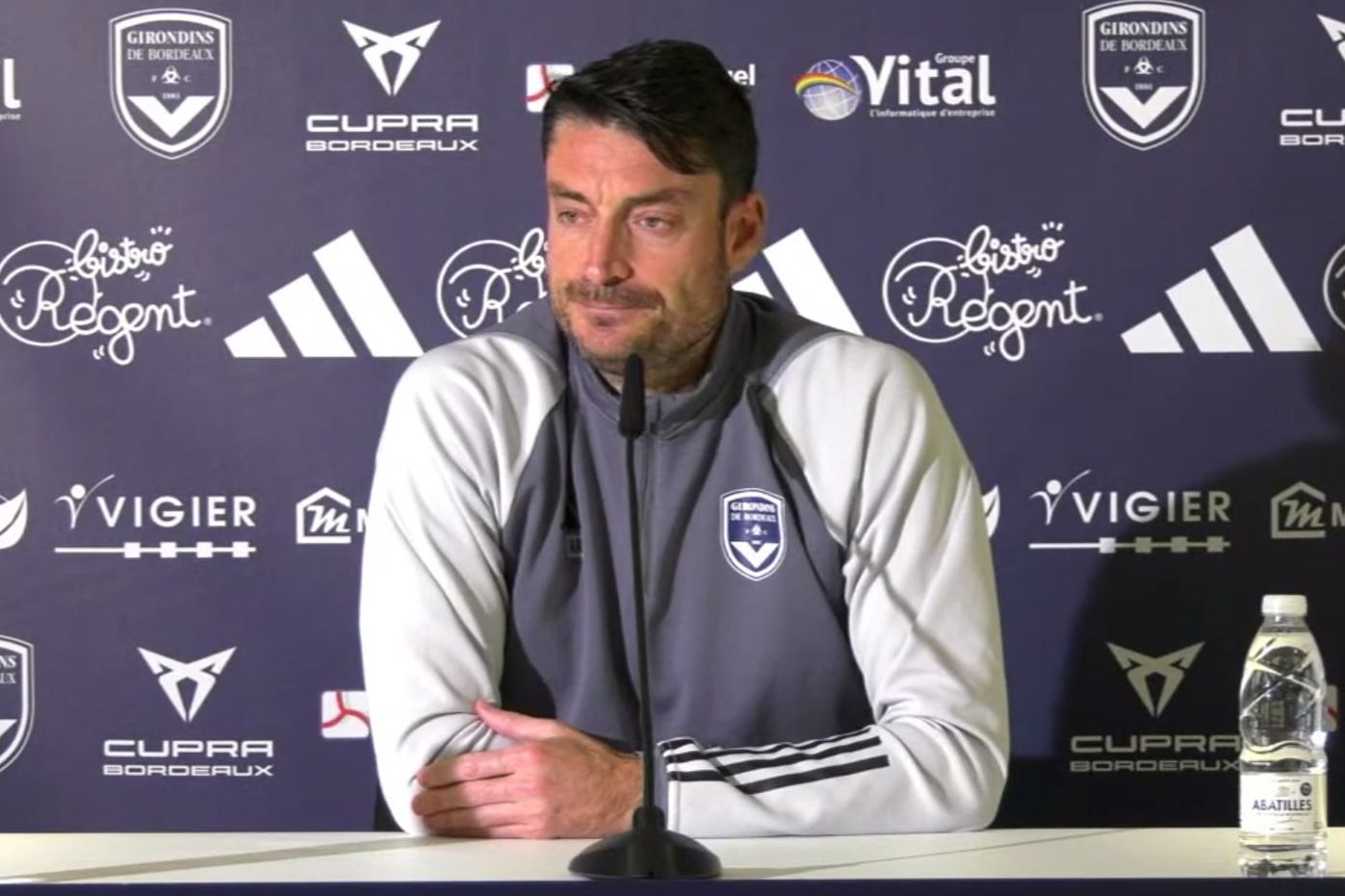 Girondins4Ever - [Direct] Albert Riera réagit à l'indisponibilité d'un mois minimum d'Emmanuel ...